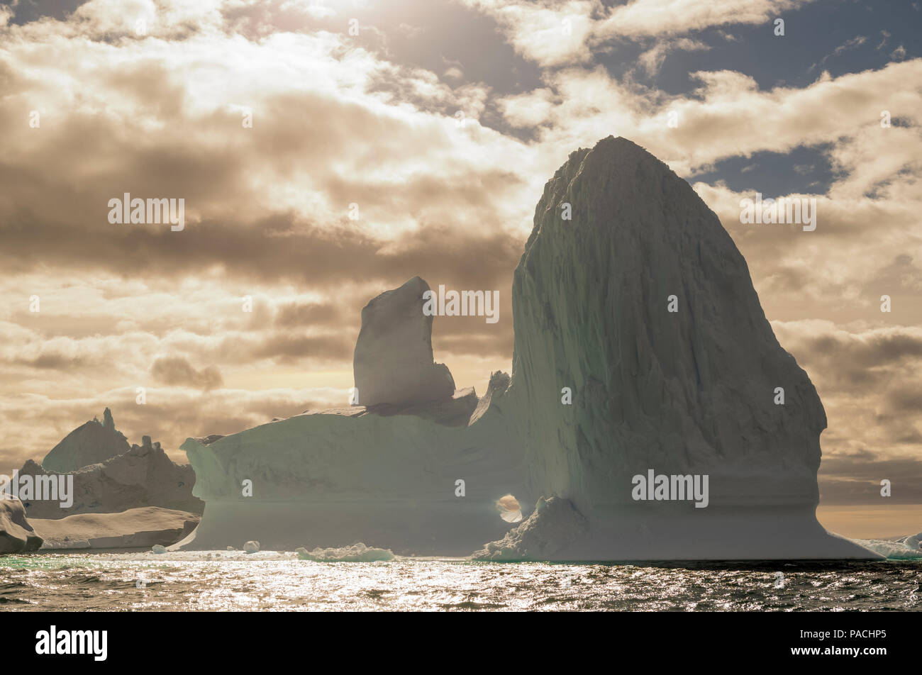 ICEBERG GRAVEYARD PLENEAU ISLAND ANTARCTICA Stock Photo - Alamy
