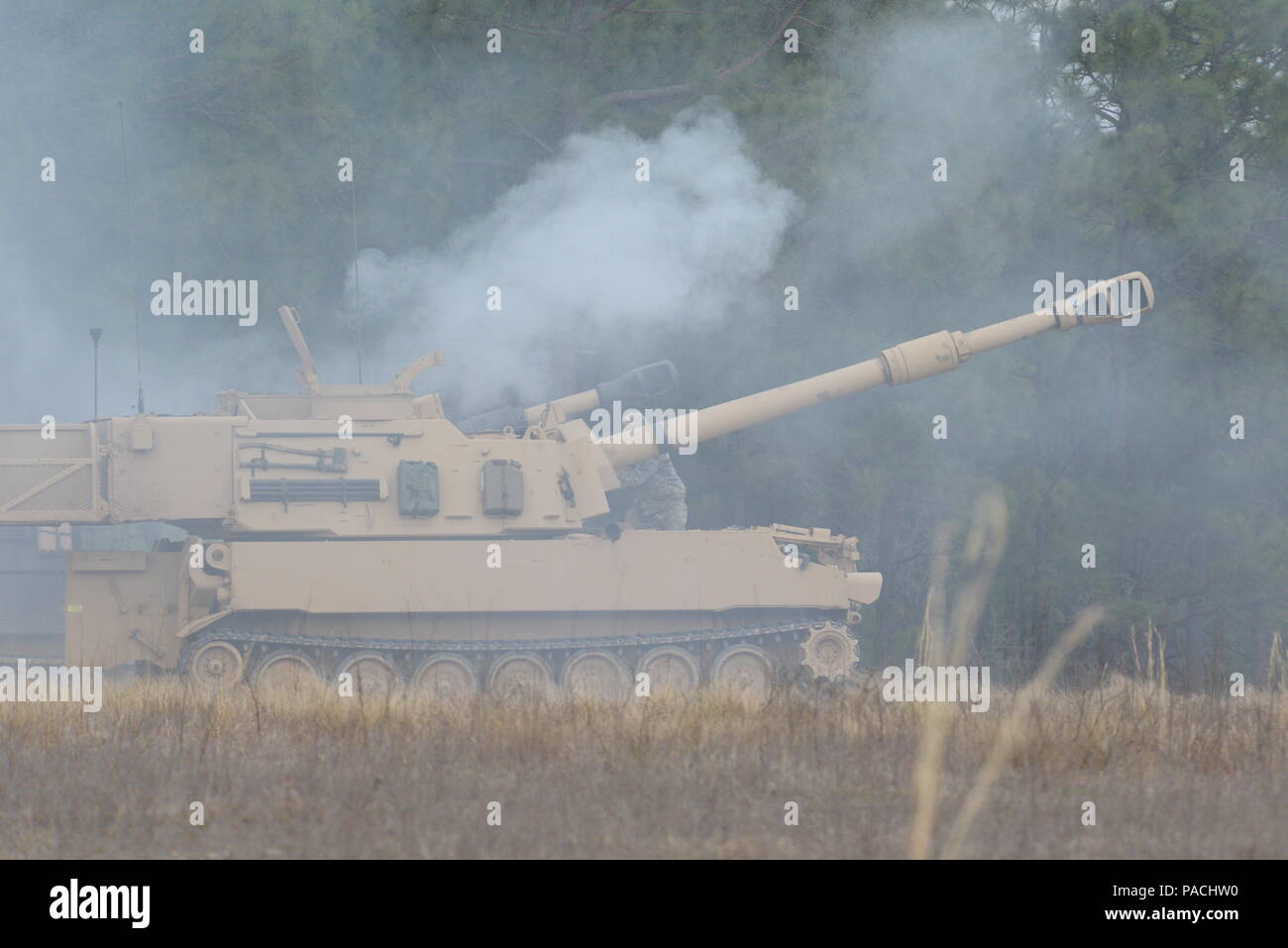 Howitzer barrels hi-res stock photography and images - Alamy