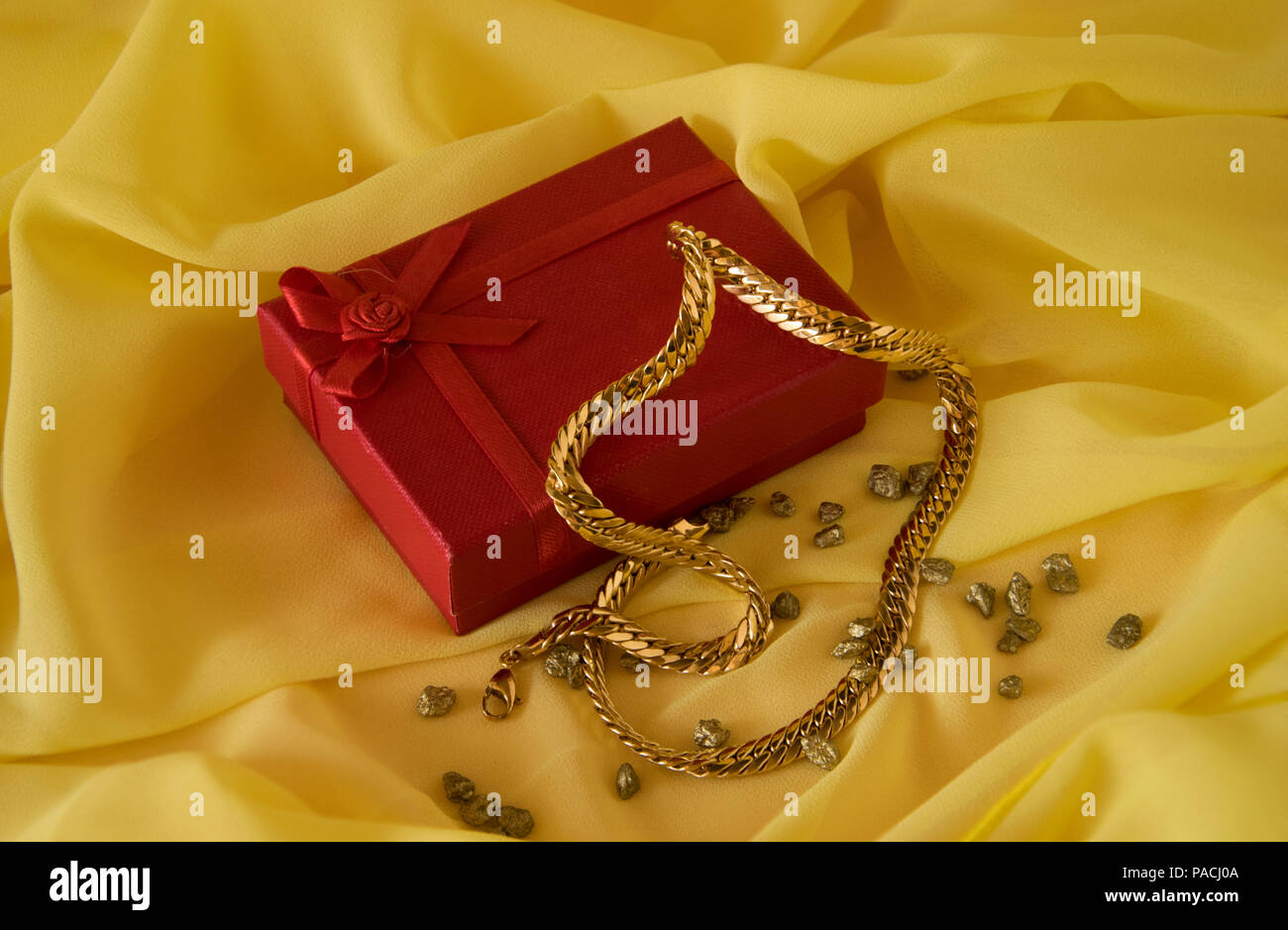 Luxurious gold gift box hi-res stock photography and images - Alamy