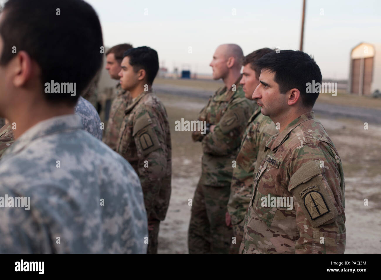 U.S. Army paratroopers from the 112th Special Operations Signal ...