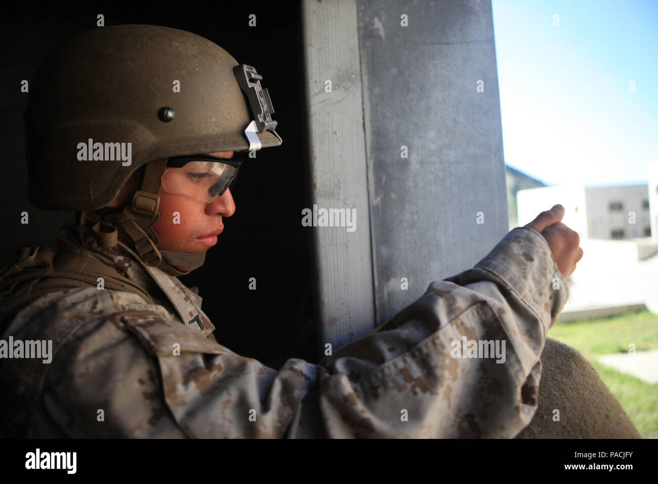 A U.S. Marine with Alpha Company, Infantry Training Battalion (ITB ...