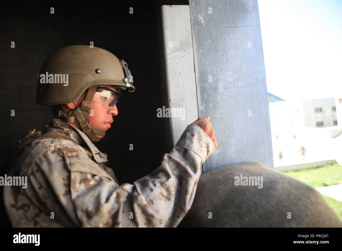 A U.S. Marine with Alpha Company, Infantry Training Battalion (ITB ...