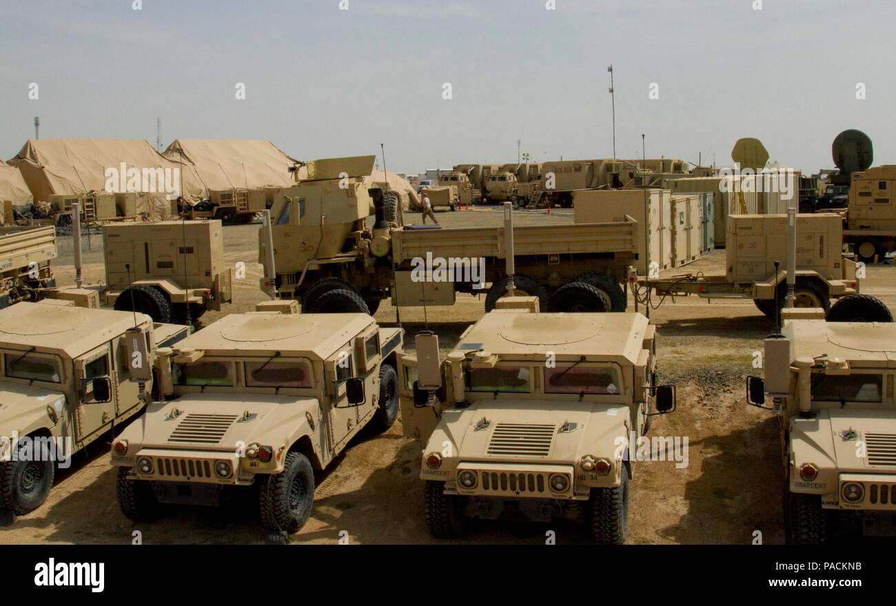Soldiers with the U.S. Army Central’s contingency command post ...