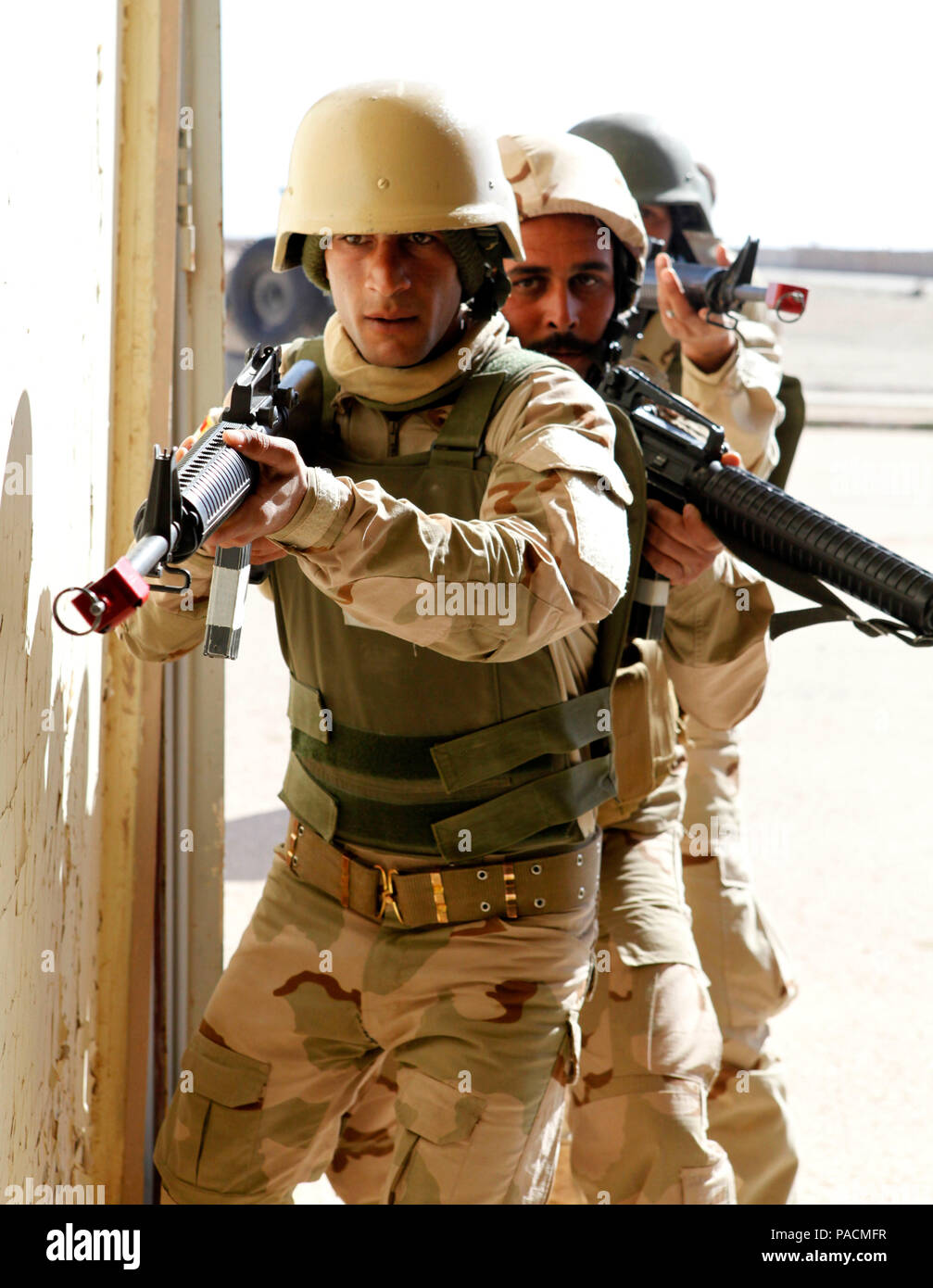 Iraqi soldiers from the 7th Iraqi Army Division conduct a forcible ...