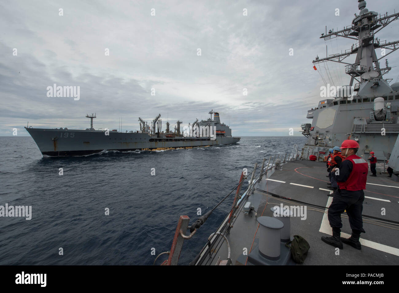 Usns leroy grumman tao 195 usns leroy grumman hi-res stock photography ...