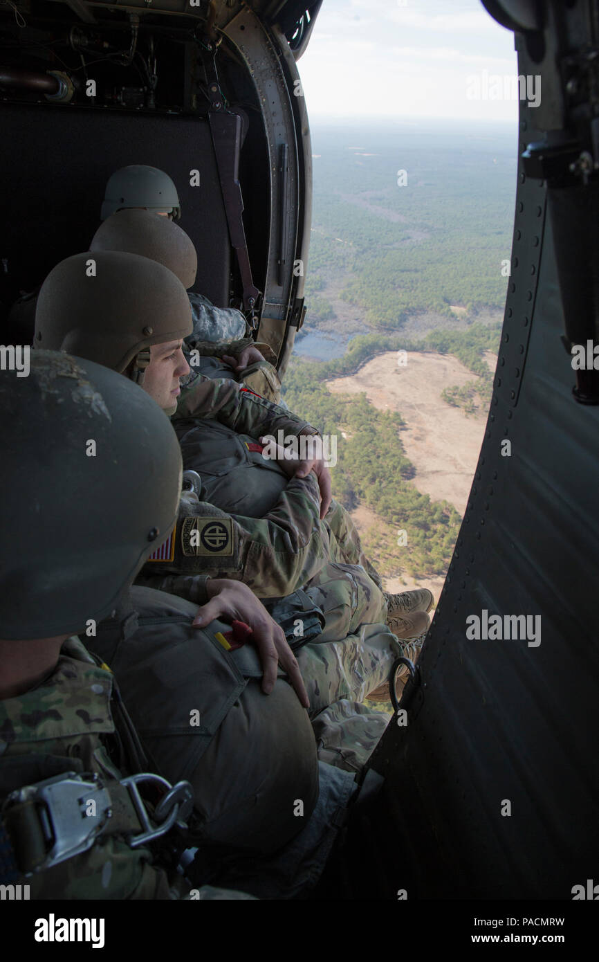 U.S. Army paratroopers assigned to the U.S. Army John F. Kennedy ...