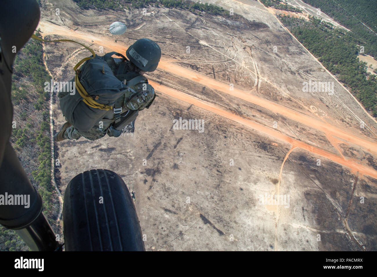 U.S. Army paratroopers assigned to the U.S. Army John F. Kennedy ...