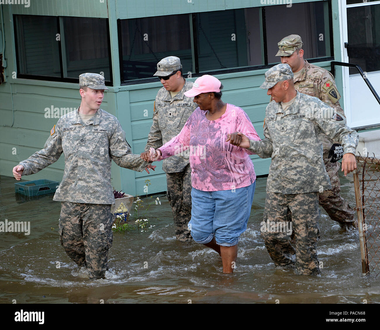 Soldiers rescuing people flood hi-res stock photography and images - Alamy