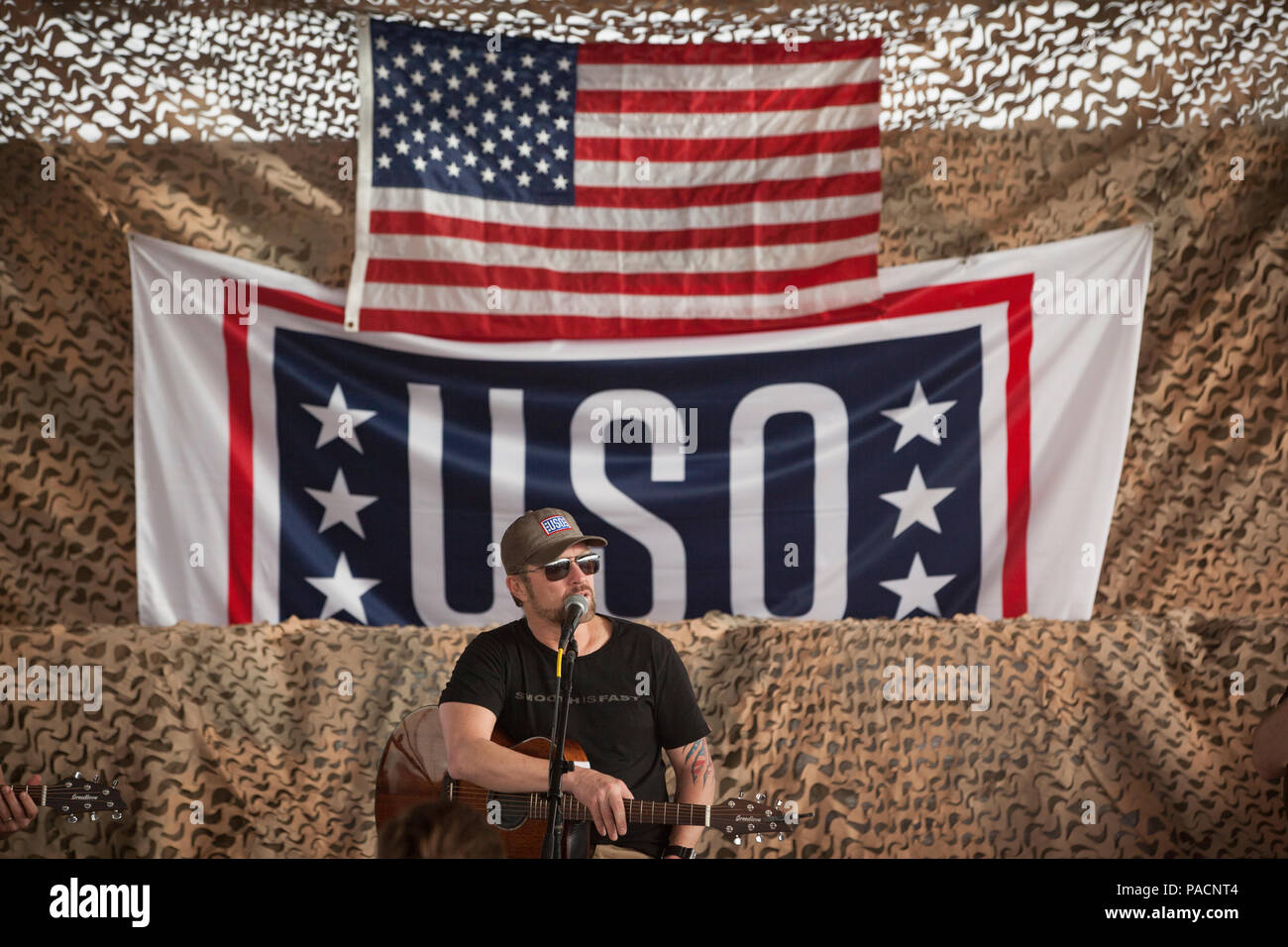 Country singer and former U.S. Army Soldier Craig Morgan talks to ...