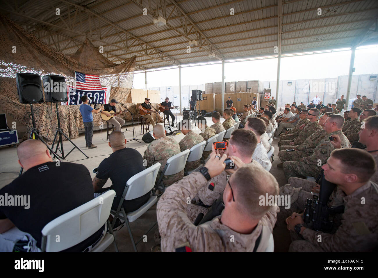Country singer and former U.S. Army Soldier Craig Morgan talks to ...
