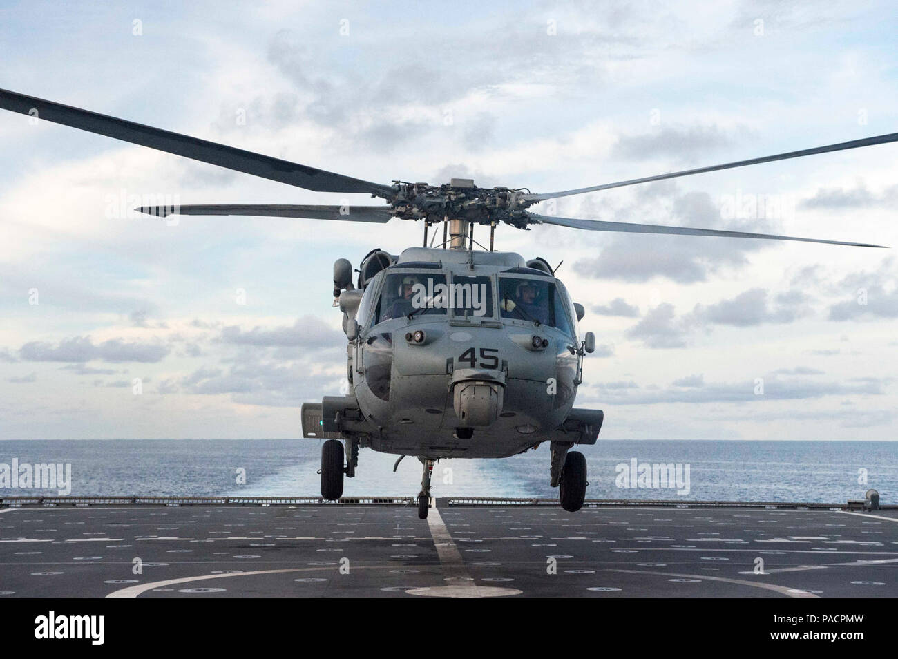 Underway seahawk helicopter landing hi-res stock photography and images ...
