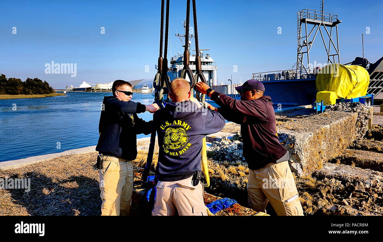 511th Engineer Dive Detachment High Resolution Stock Photography and ...