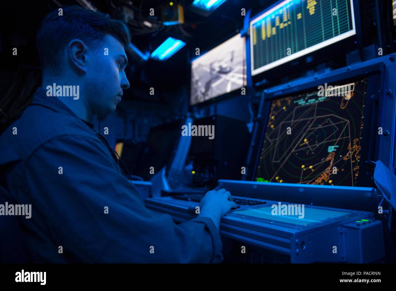 Approach control watch hi-res stock photography and images - Alamy