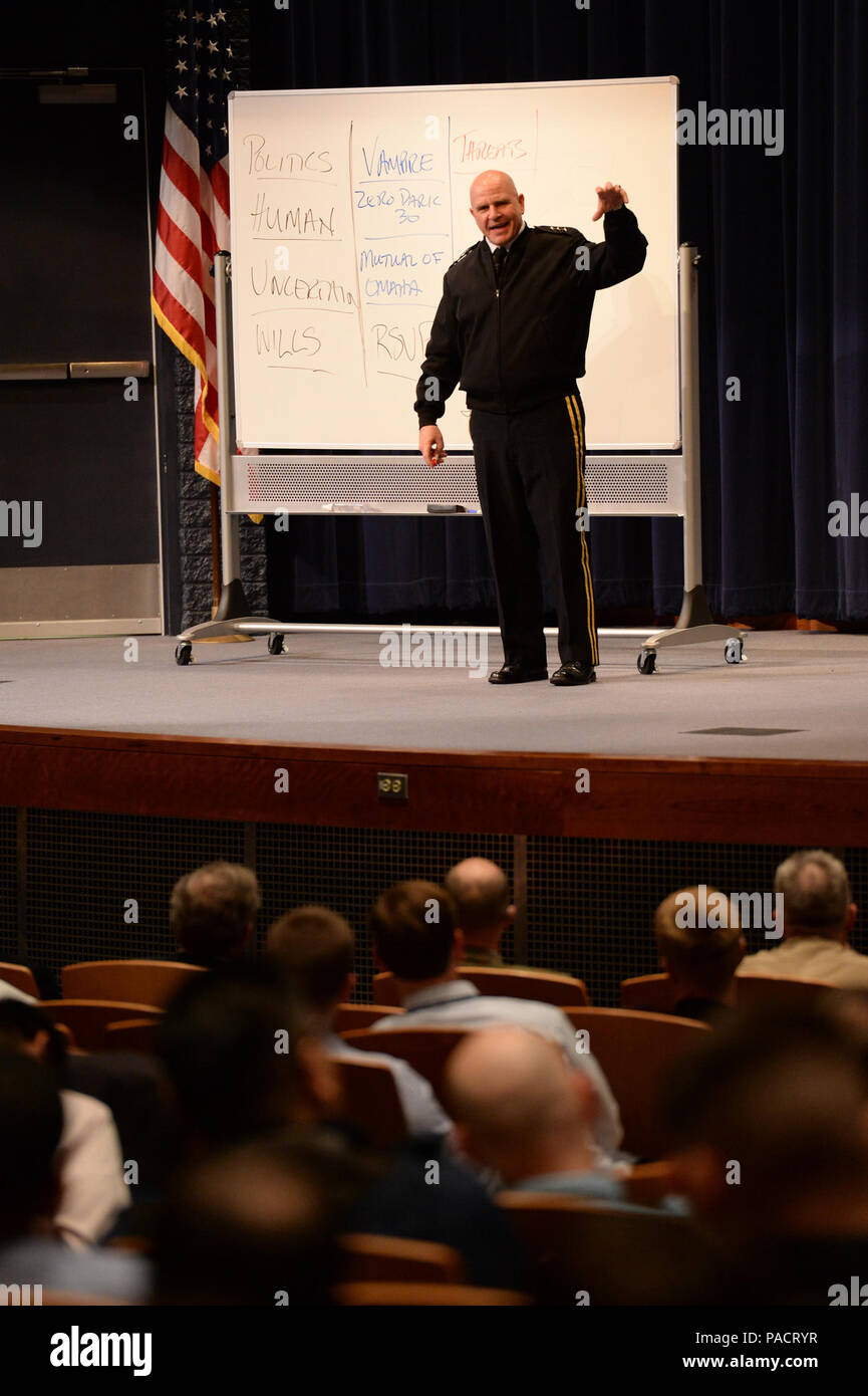 Army lt gen h r mcmaster hi-res stock photography and images - Alamy Army lt gen h r mcmaster hi-res stock photography and images - Alamy