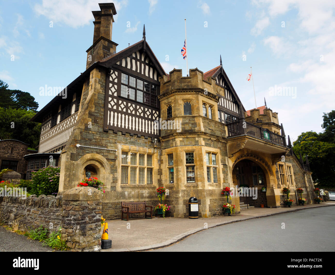 Decorative arts and crafts hi-res stock photography and images - Alamy