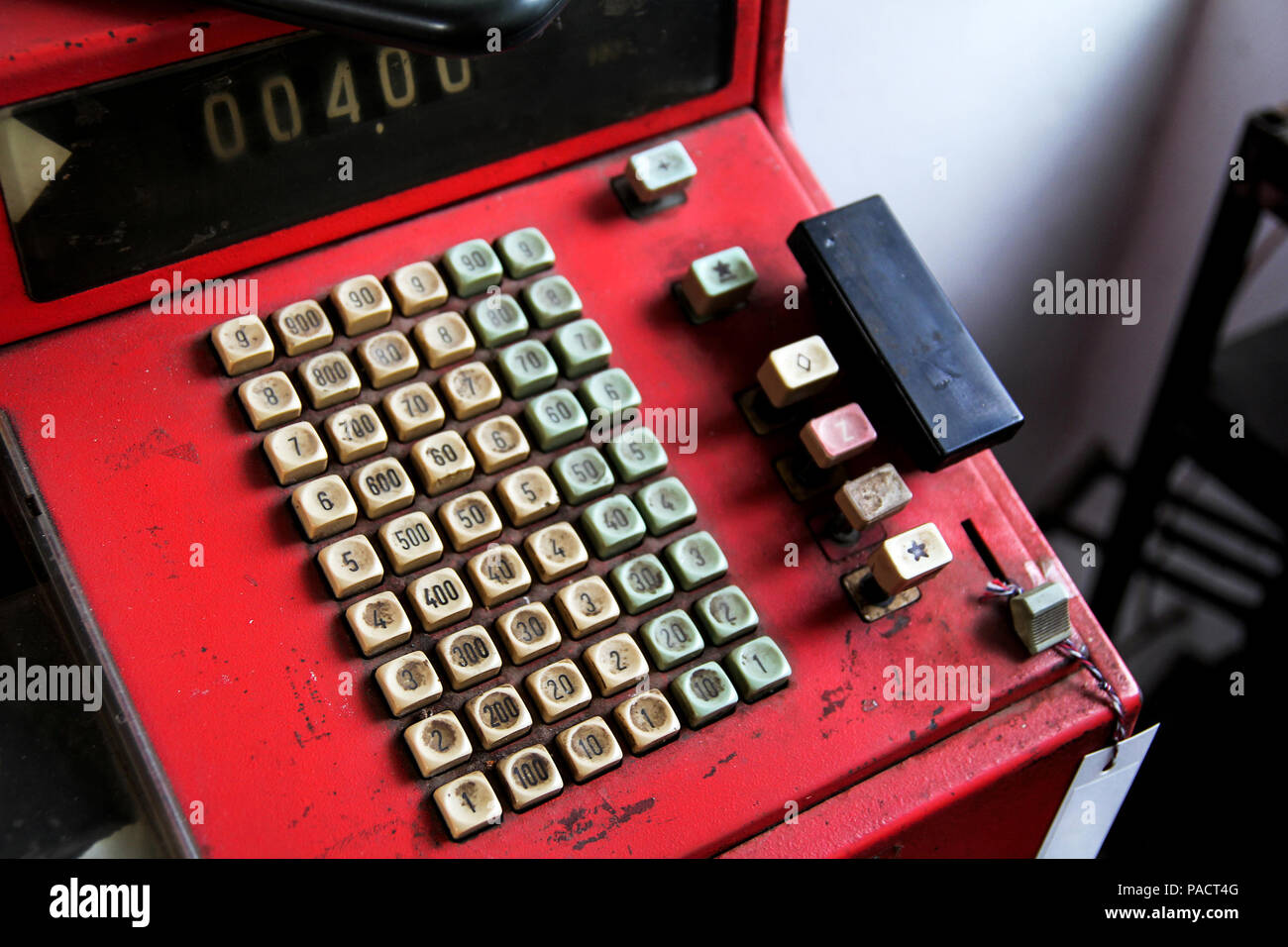 Old time cash register hi-res stock photography and images - Alamy