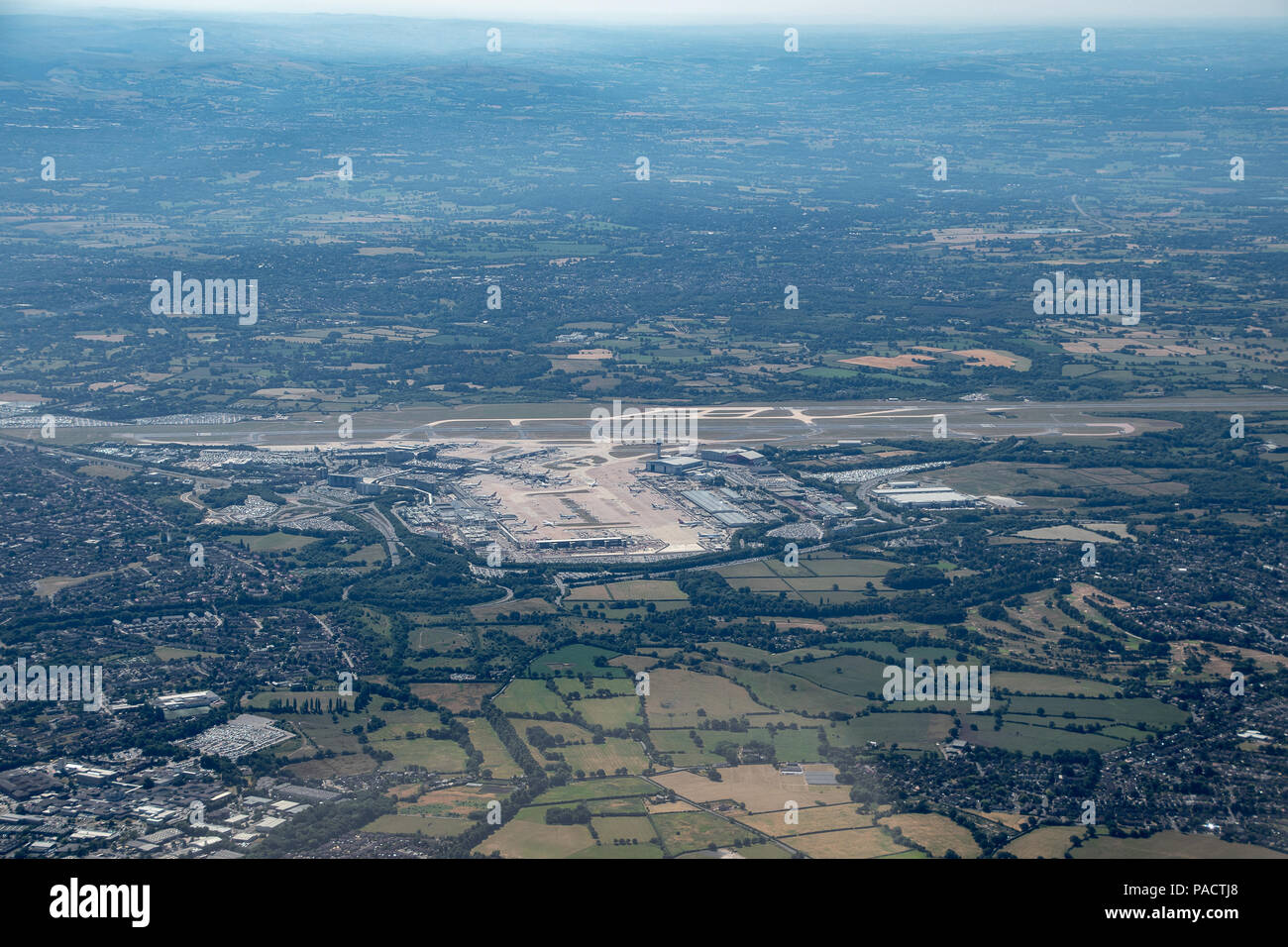 Manchester airport aerial hi-res stock photography and images - Alamy