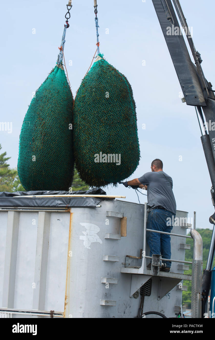Loading truck united states hi-res stock photography and images - Alamy