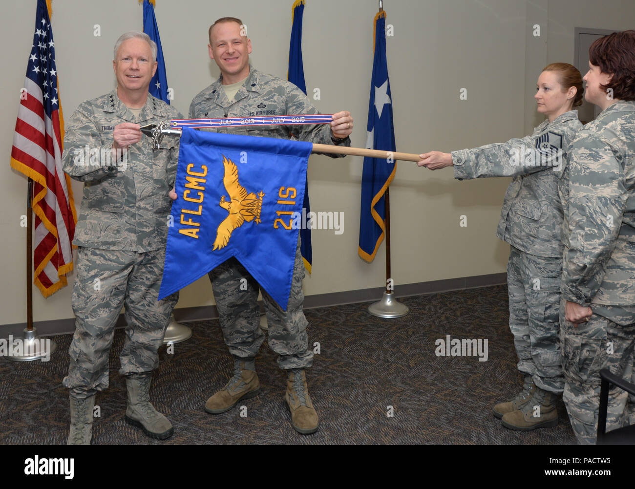 Pose gigante hi-res stock photography and images - Alamy