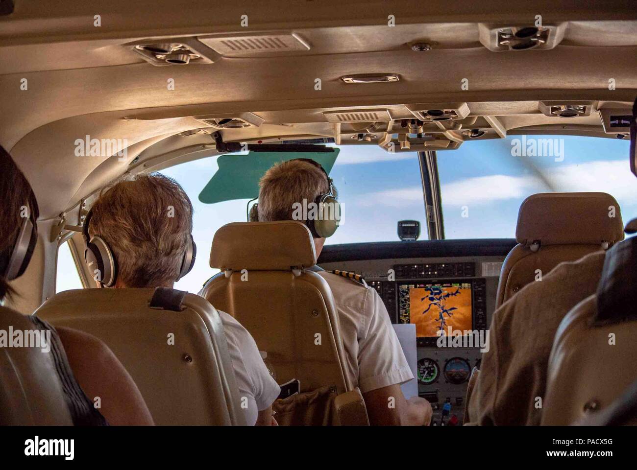 Arizona, USA. 31st May, 2018. Tourists and pilot on a flight over Lake ...