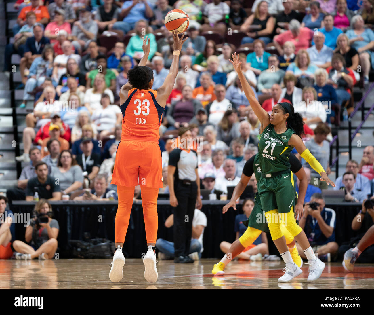 Connecticut, USA. 20 July 2018. Connecticut Sun forward Morgan Tuck (33 ...