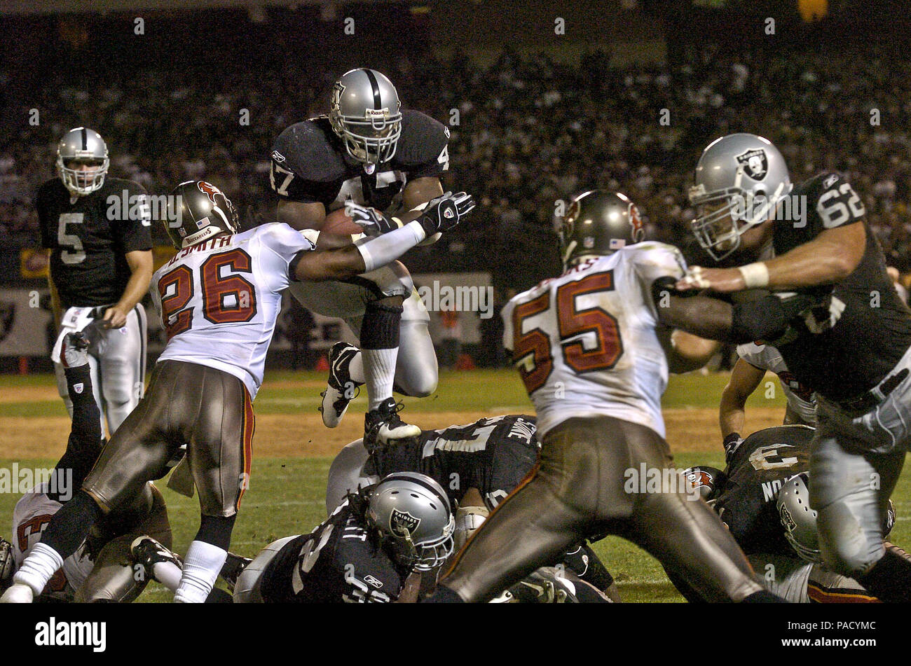 Dwight smith nfl hi-res stock photography and images - Alamy