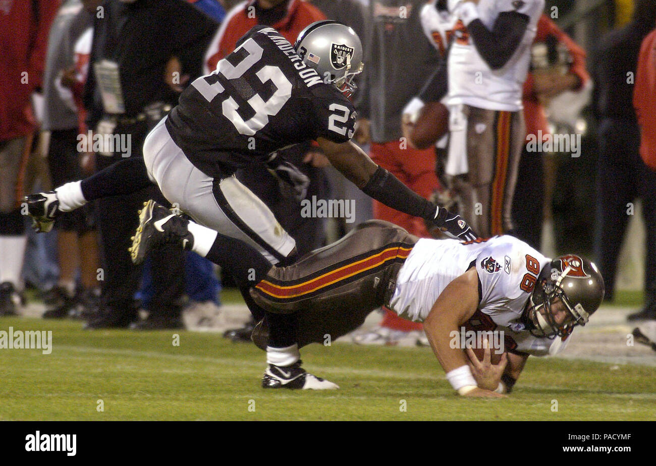 Oakland raiders tampa bay buccaneers football athlete hi-res stock ...