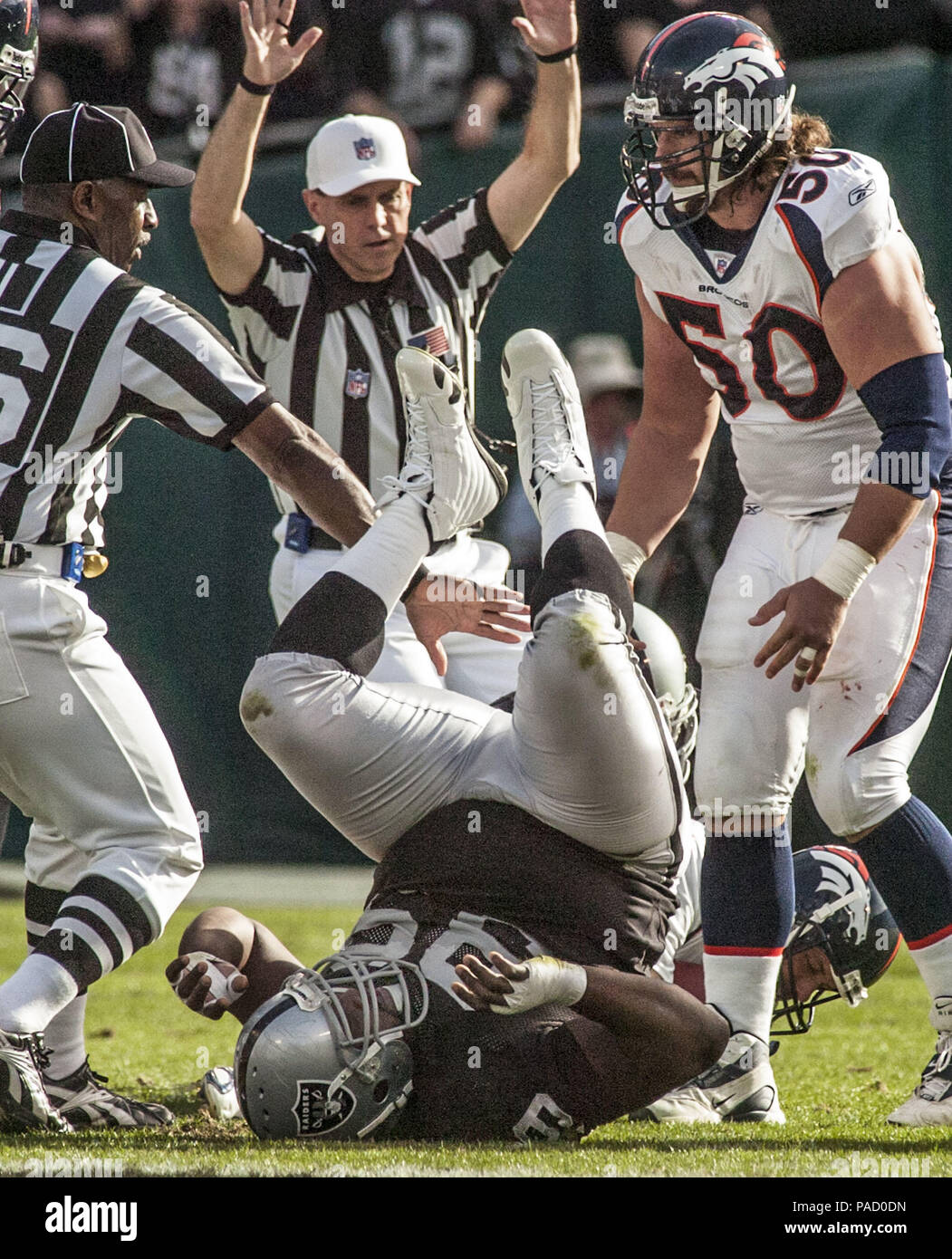 Oakland, California, USA. 13th Nov, 2005. Oakland Raiders defensive ...