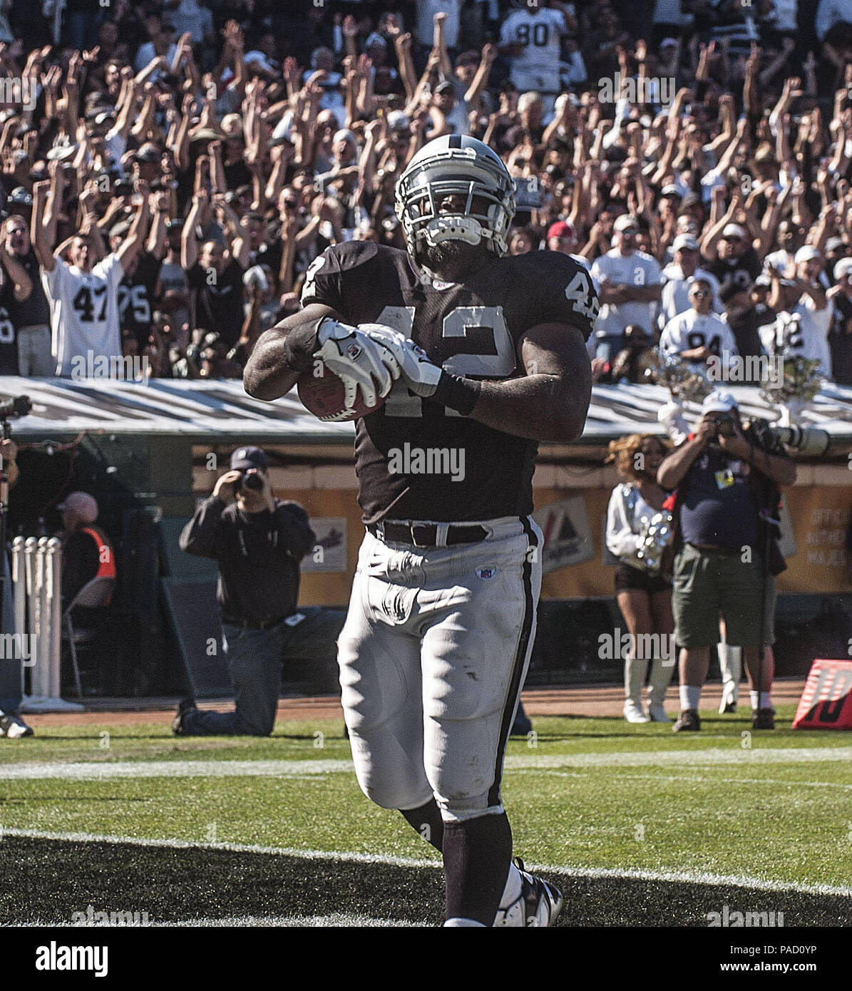 Oakland, California, USA. 22nd Oct, 2006. Oakland Raiders running back ...