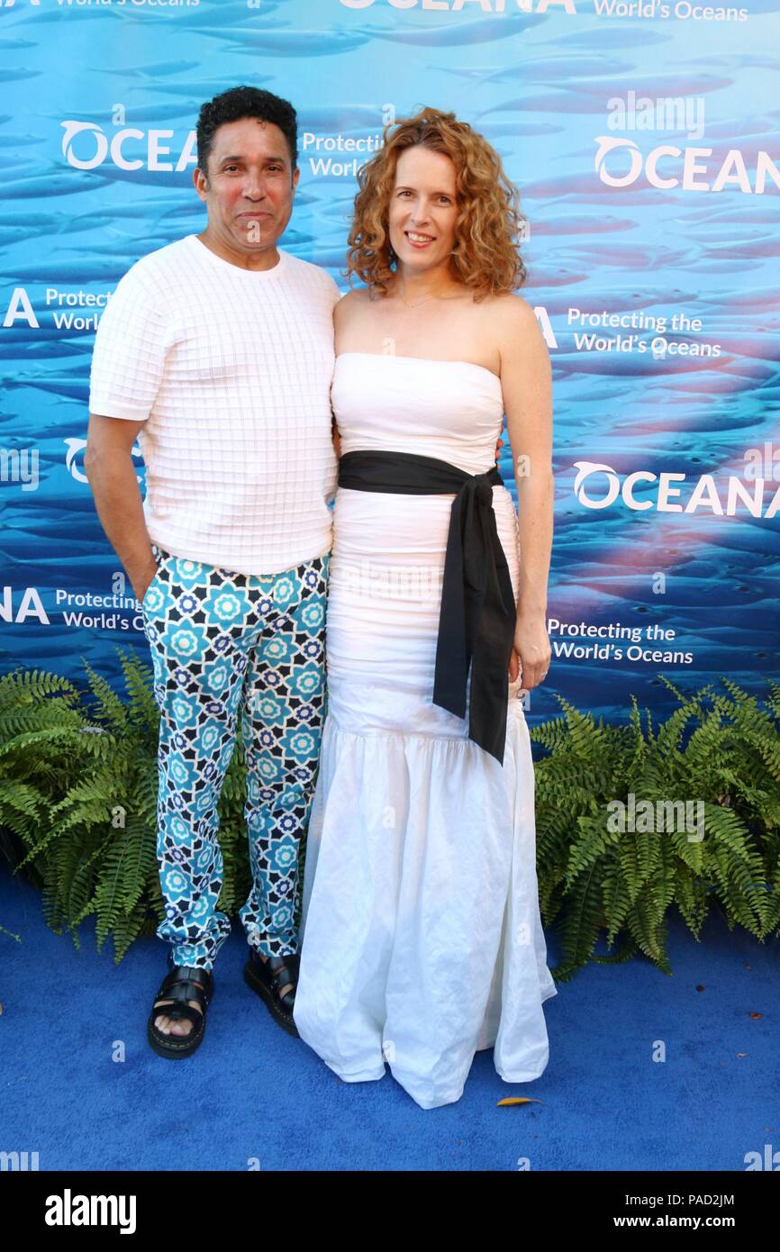 Oscar nunez and ursula whittaker hi-res stock photography and images ...