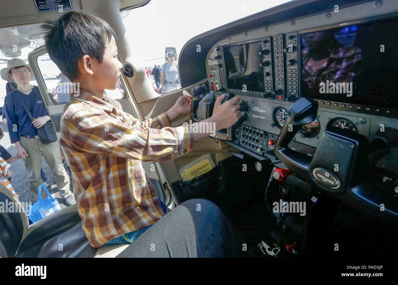 Pilot seat hi-res stock photography and images - Alamy