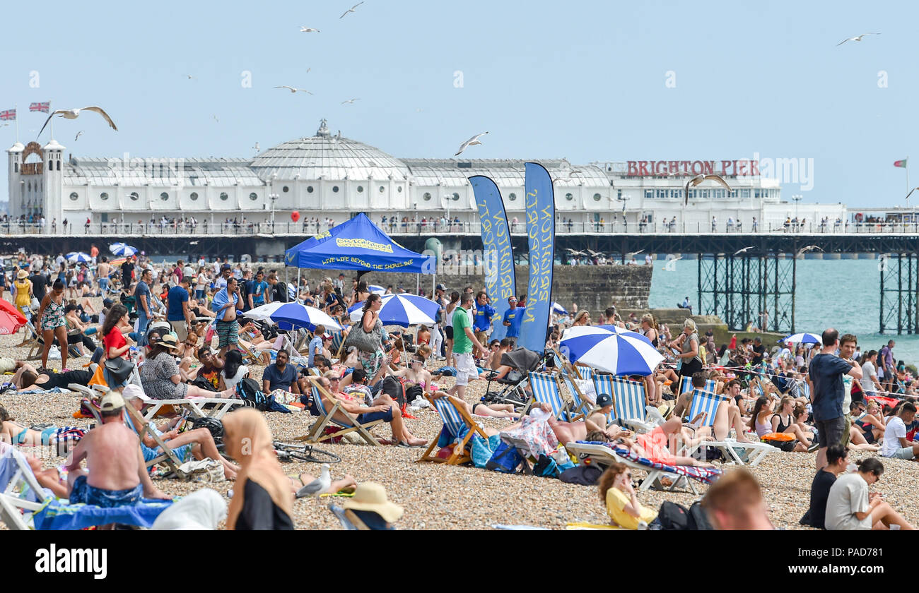 Crowded beach 2018 uk july hi-res stock photography and images - Alamy