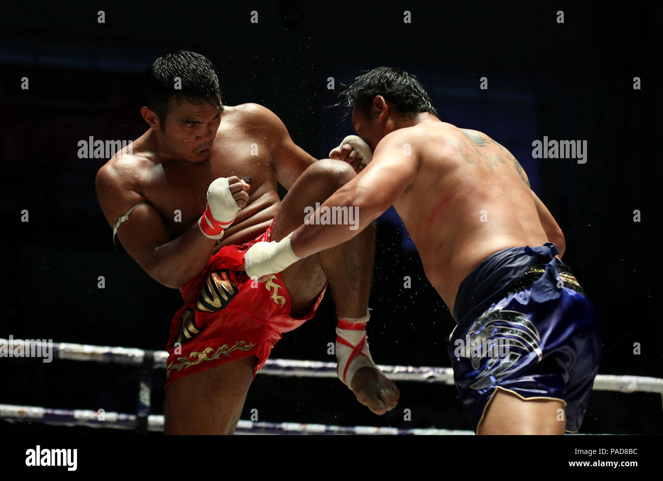 Myanmar boxing hi-res stock photography and images - Alamy