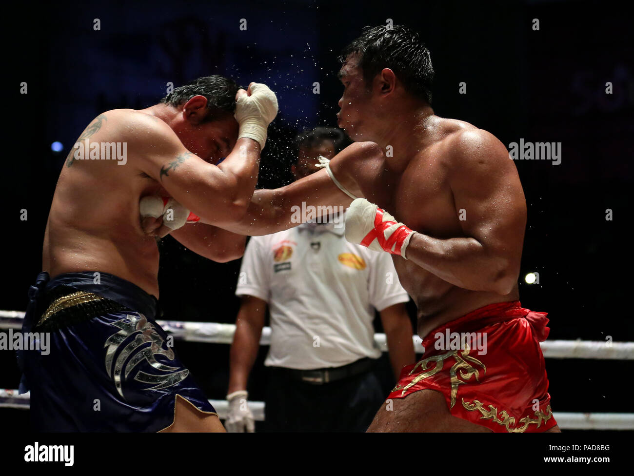 Myanmar boxing hi-res stock photography and images - Alamy
