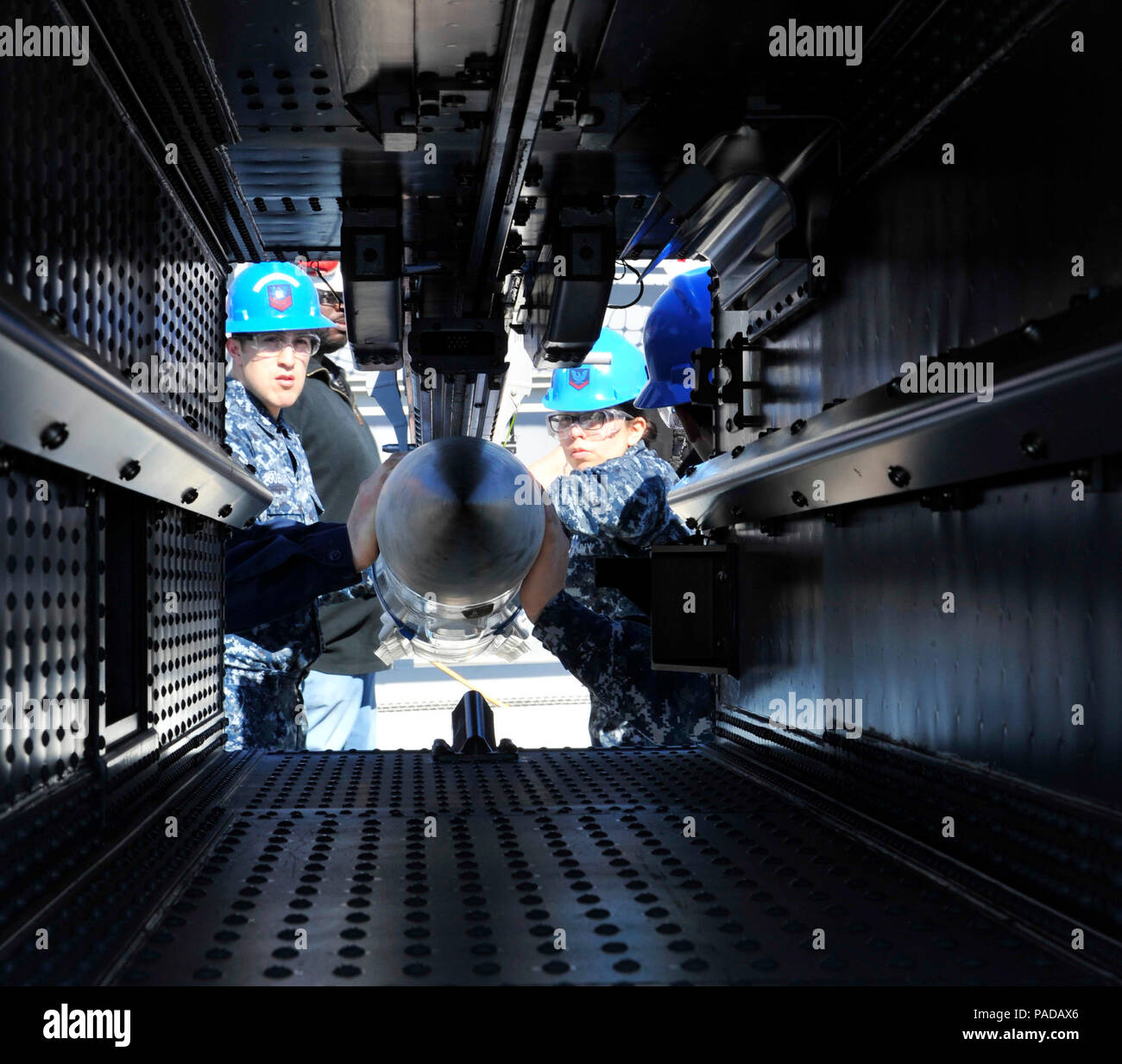 Nato sea sparrow missile system launcher hi-res stock photography and ...