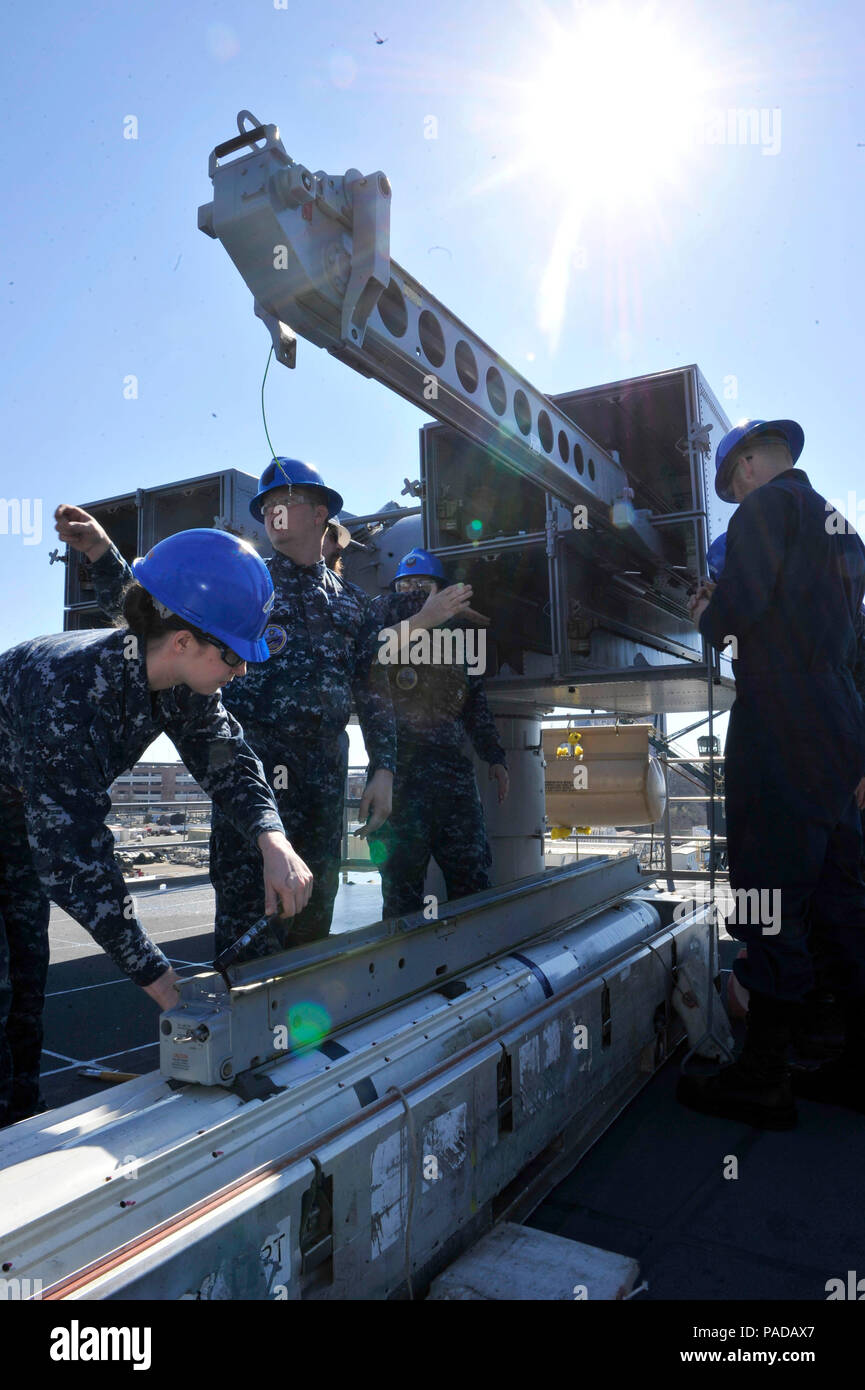 Nato sea sparrow missile system launcher hi-res stock photography and ...