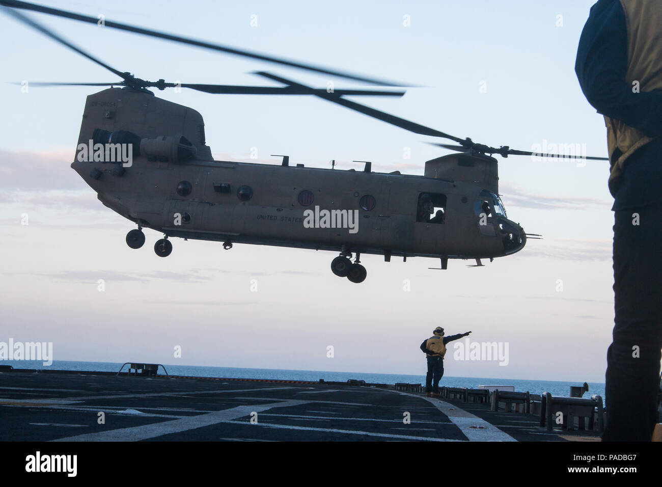 An Army National Guard Ch-47 Chinook helicopter from Company B, 1st ...