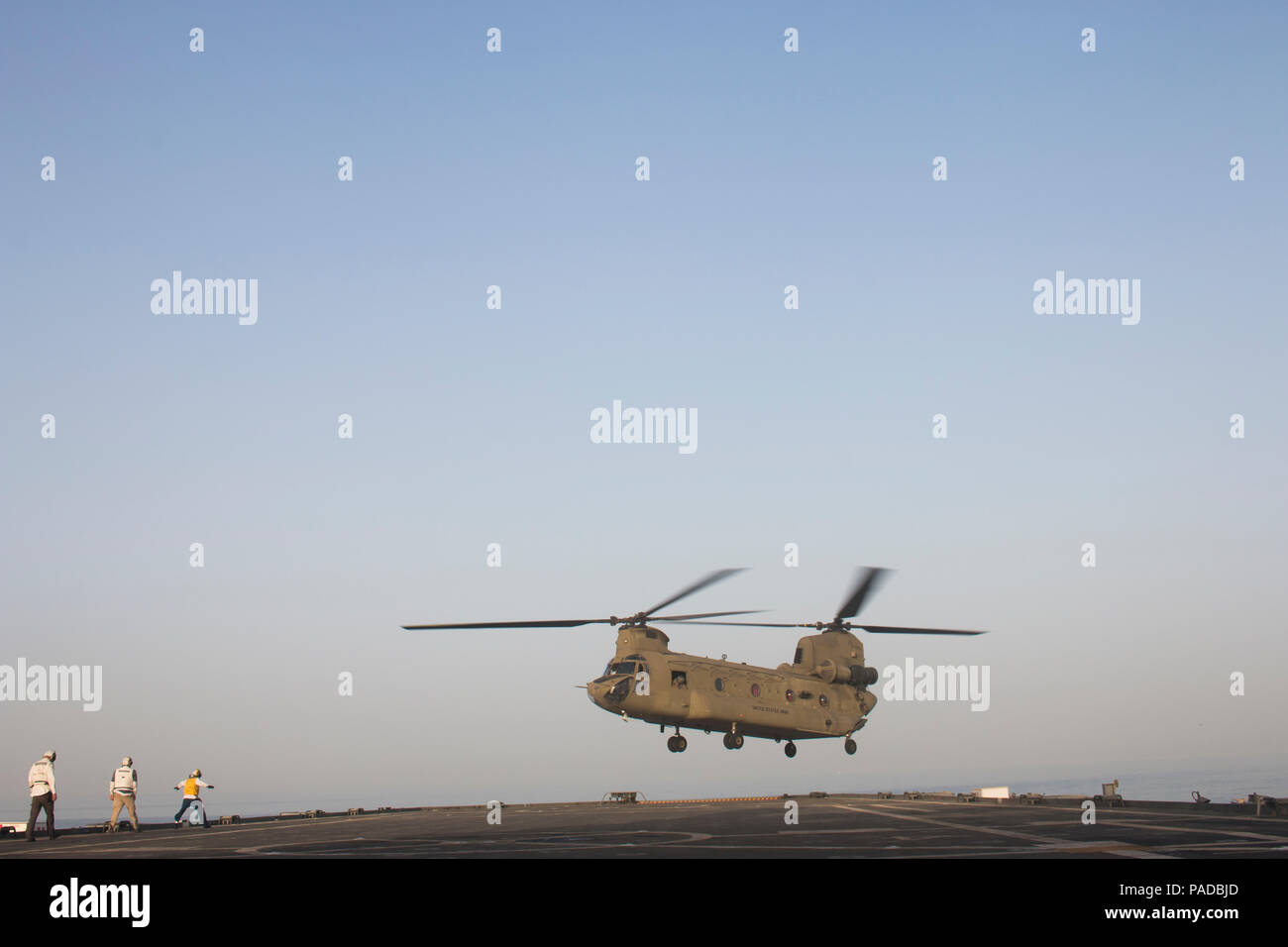 An Army National Guard Ch-47 Chinook helicopter from Company B, 1st ...