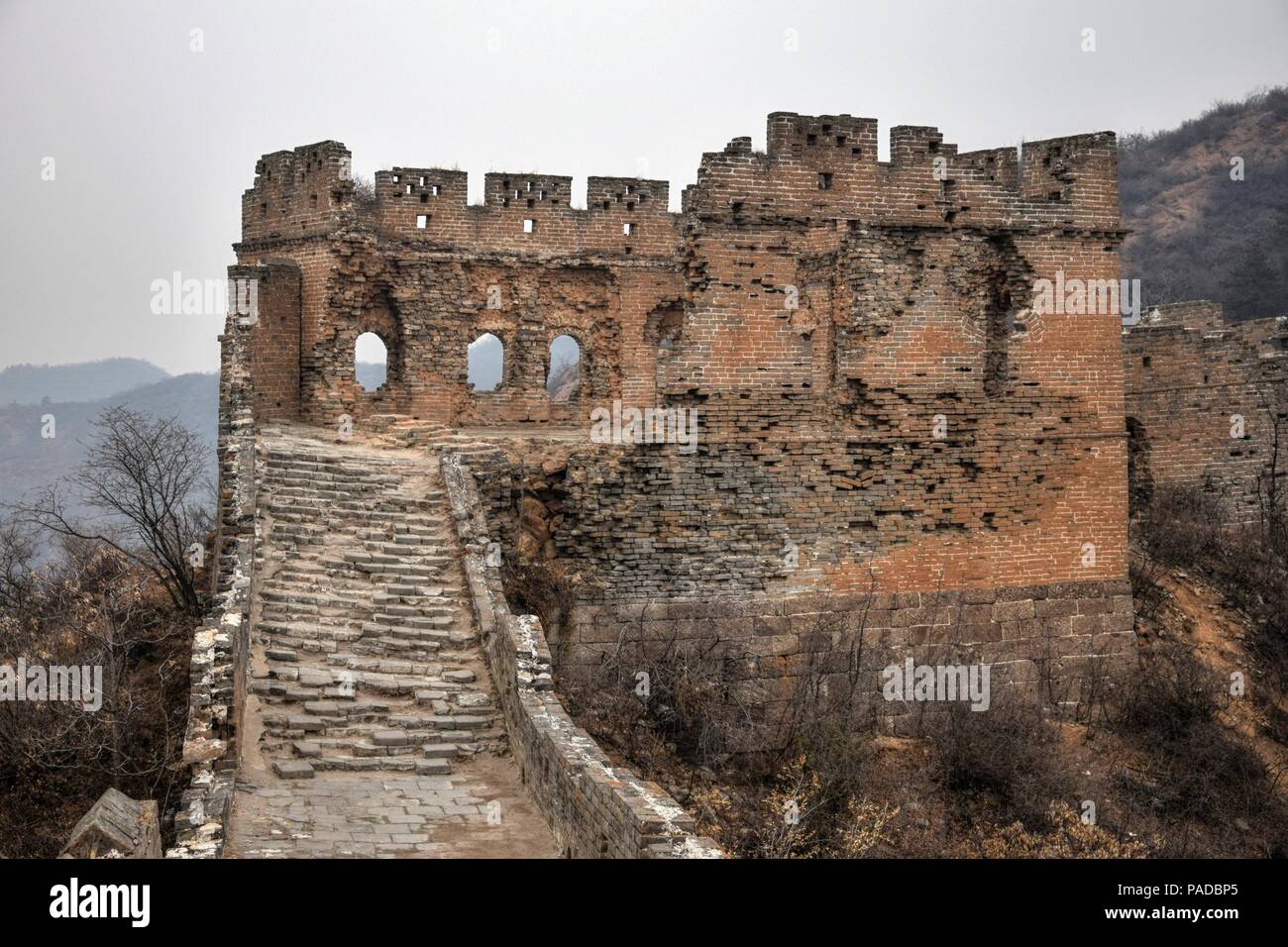 The ruins of the Great wall of China and its watchtower Stock Photo - Alamy