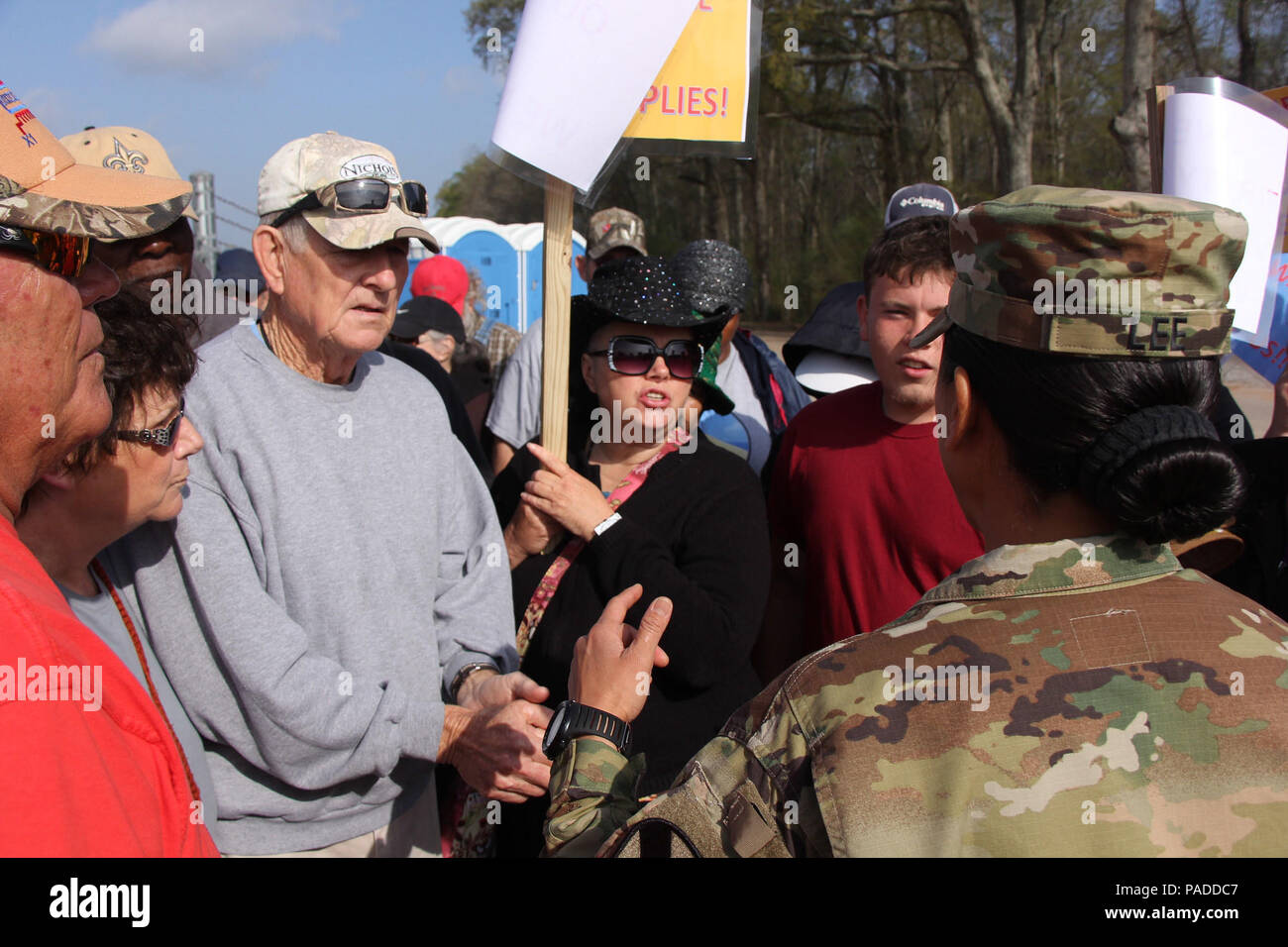 Angry crowds hi-res stock photography and images - Alamy
