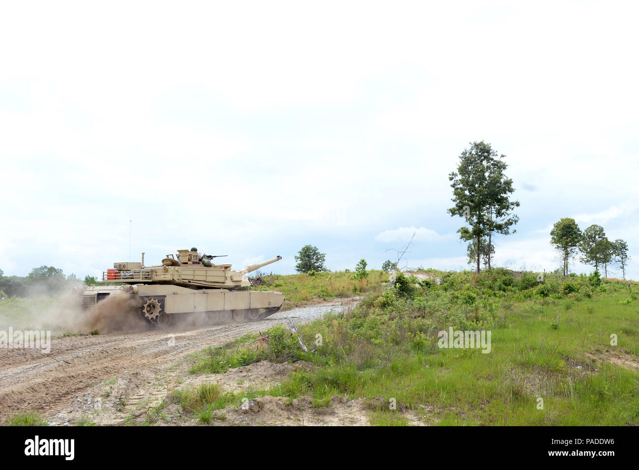 Members of a tank crew with the Tennessee Army National Guard’s H Troop ...
