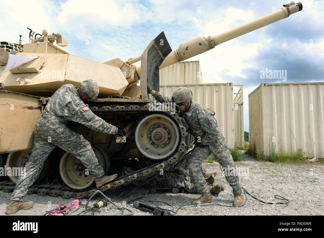 Members of a U.S. Army National Guard tank crew replaced a section of ...