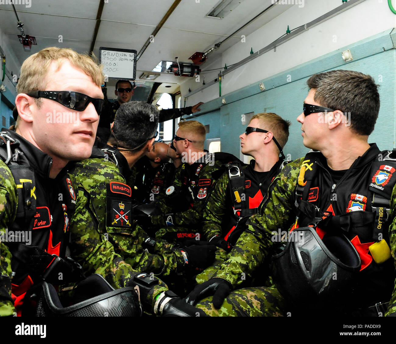 Members canadian skyhawks parachute team hi-res stock photography and ...