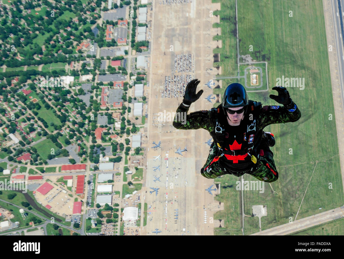 Canadian skyhawks parachute team hi-res stock photography and images ...