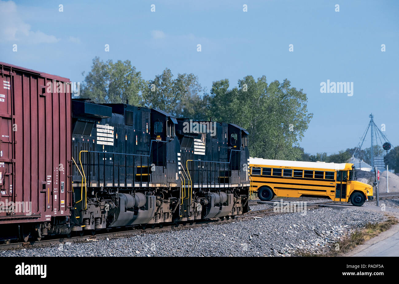 Speed warning at school crossing hi-res stock photography and images - Alamy