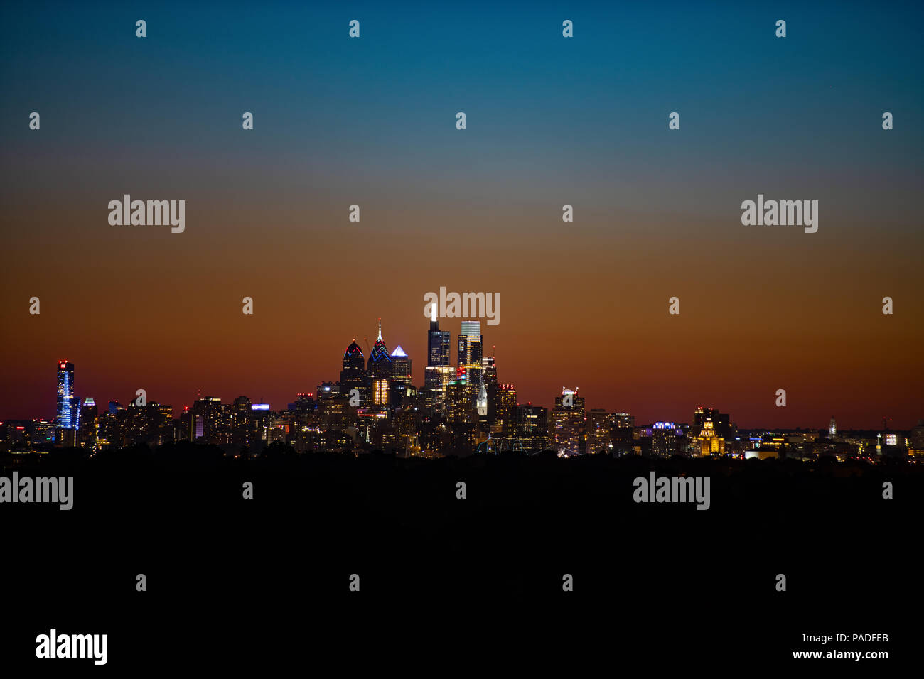 Philadelphia skyline sunset hi-res stock photography and images - Alamy