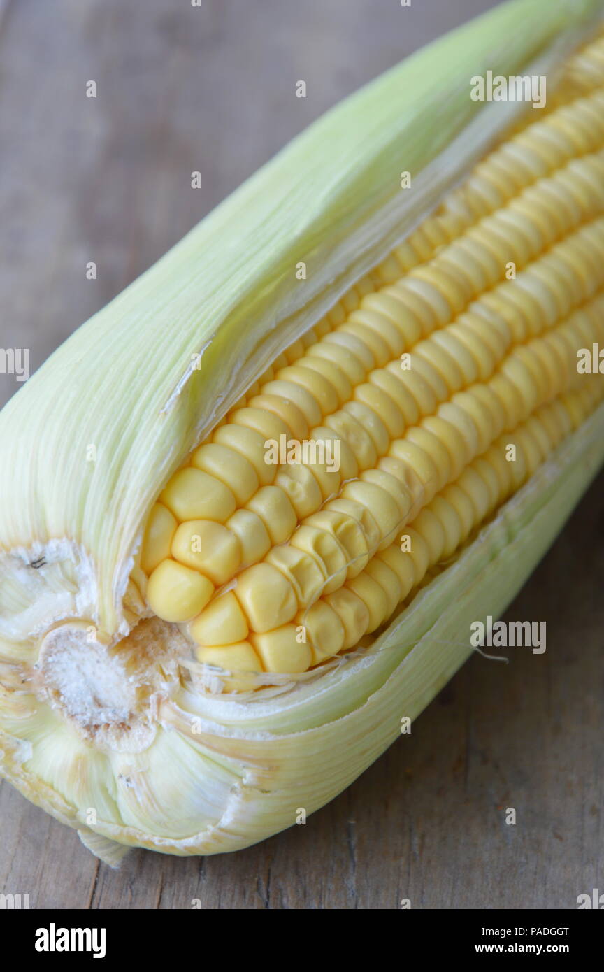 corn on wooden board Stock Photo - Alamy