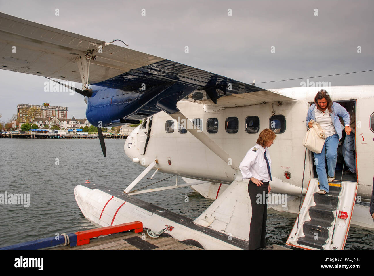 Float plane arriving in victoria hi-res stock photography and images ...
