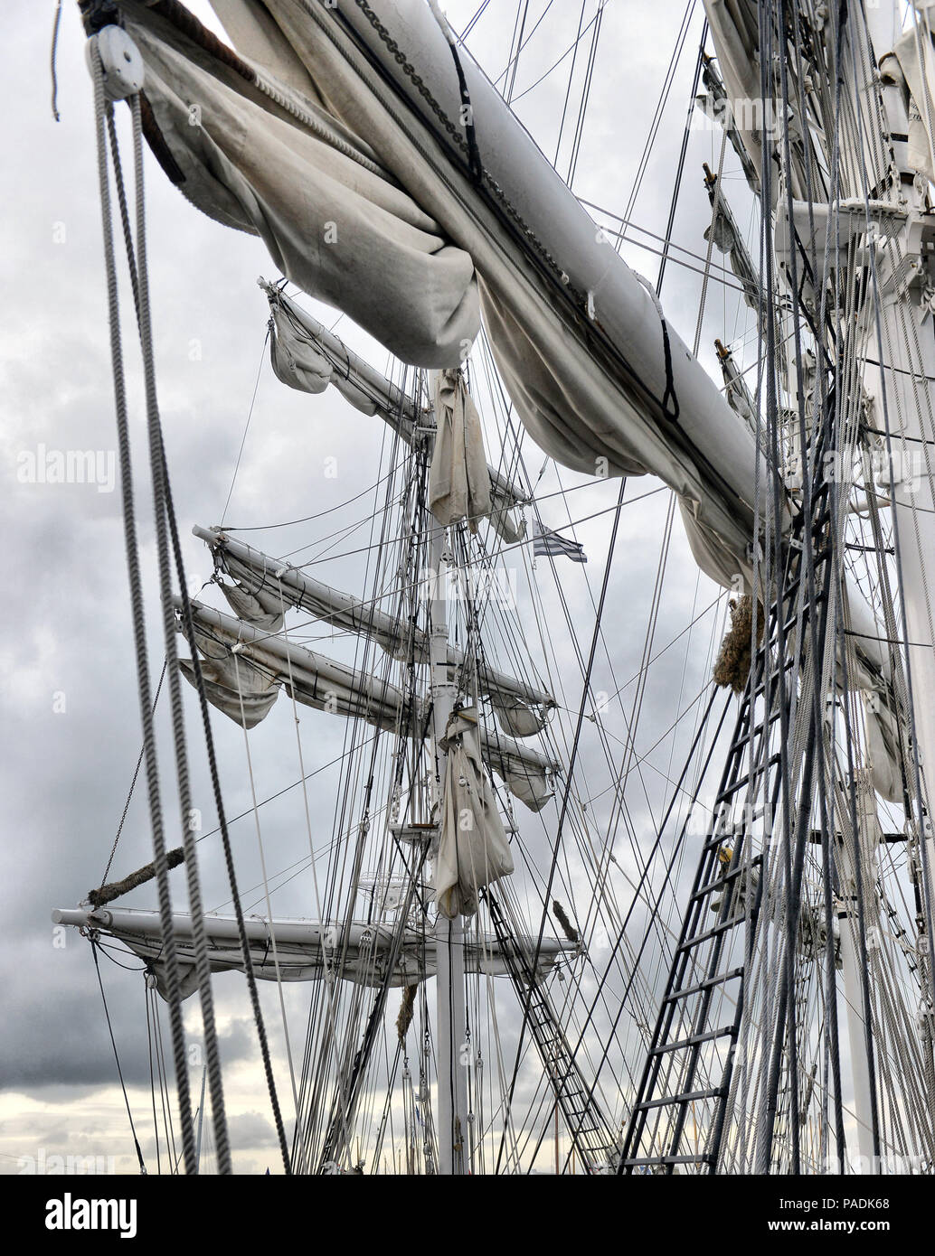 Dockside of old sailing ship Stock Photo - Alamy