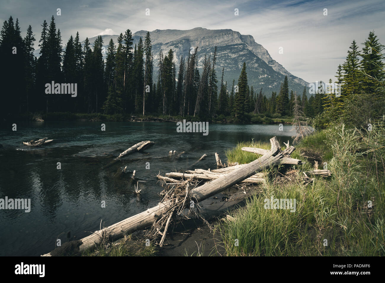 Scenic sunset views over bow river three sisters, Banff National Park ...
